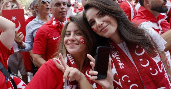 Огнените туркини и португалки на Евро 2024 + СНИМКИ - Gol